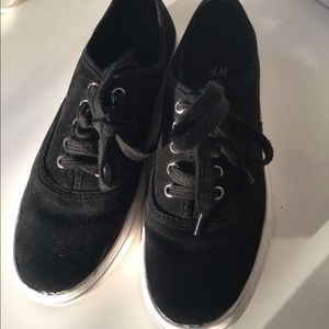 Delicious Shoes | Black Shiny Heels | Poshmark